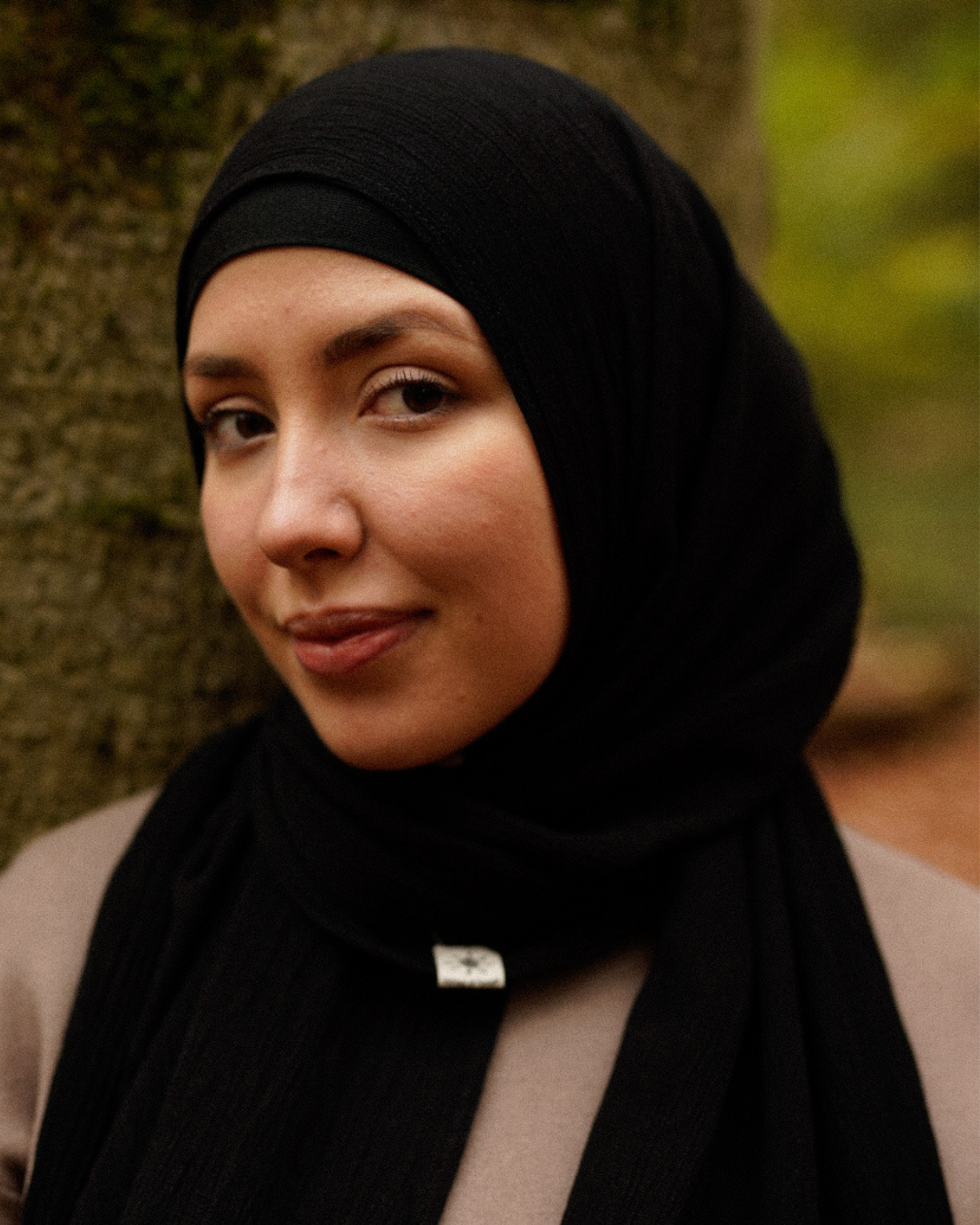 Crinkle Chiffon Hijab aus Viskose und Leinen Black - "Sandy" – Wraps of ...